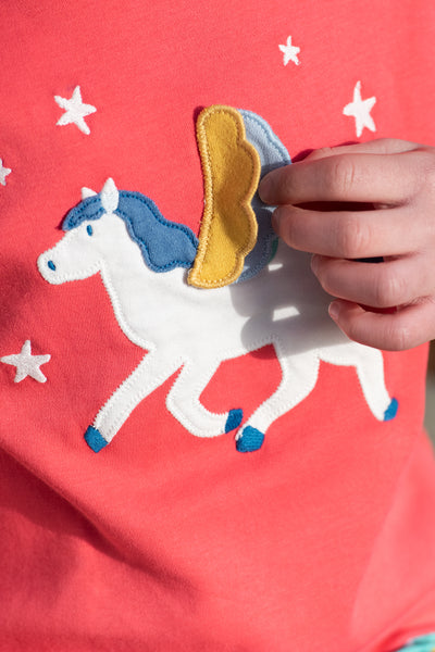 Frugi - BETHANY APPLIQUE TOP - WATERMELON/PEGASUS – Heldenkind